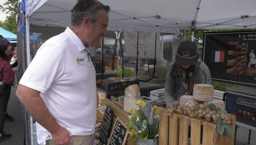 Santa Clarita Valley Farmer's Markets Manger Larry McClement uses fresh ...